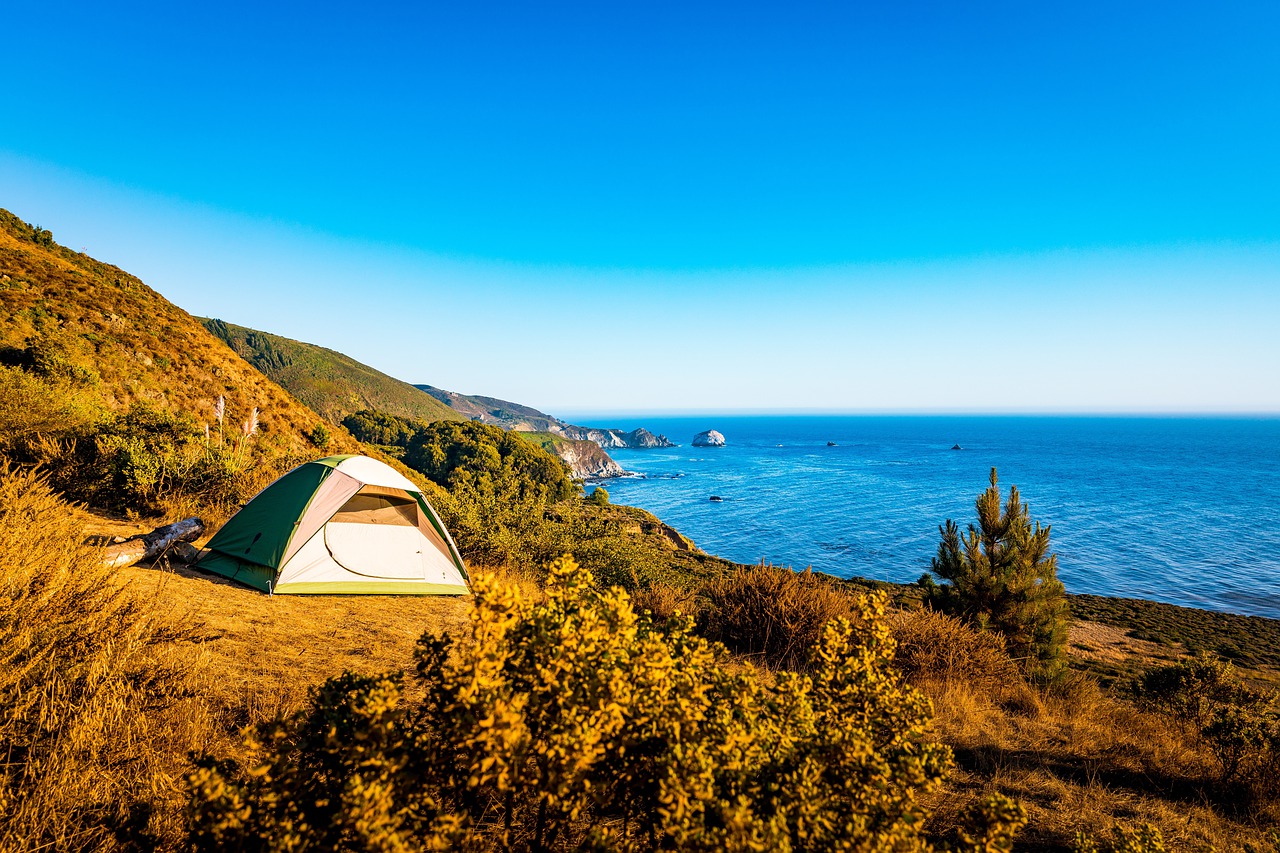Camping am Meer - Auf die Berge